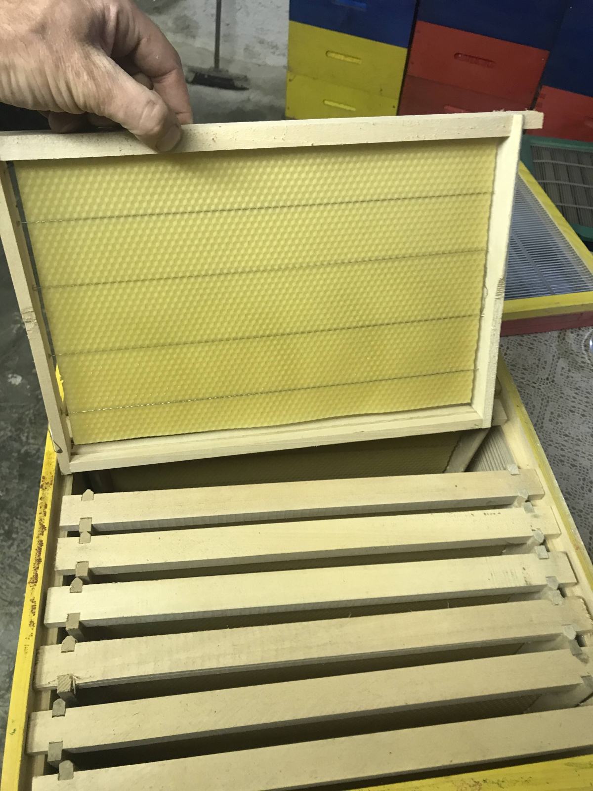 Prodajem košnice-6 kompleta