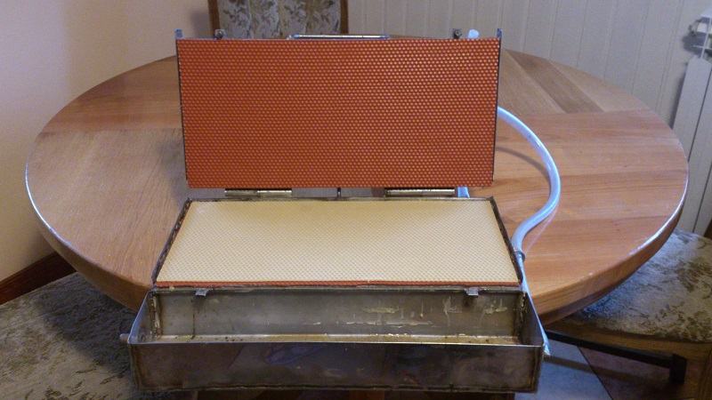 Ručna preša za izradu satnih osnova