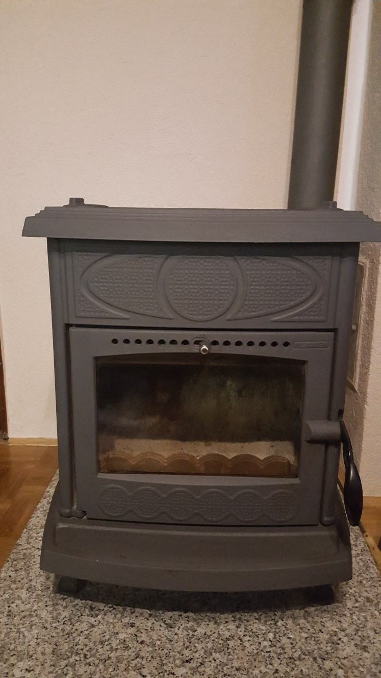 Kamin pec Amiti Plamen na drva