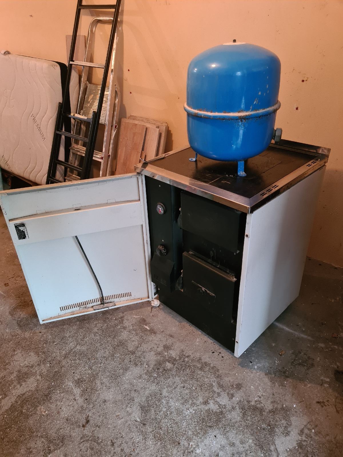 Peč na drva za centralno grijanje (Centrometal 23 kw)