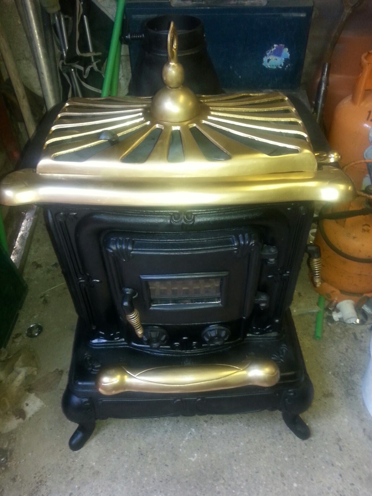 pec na drva parlor stove