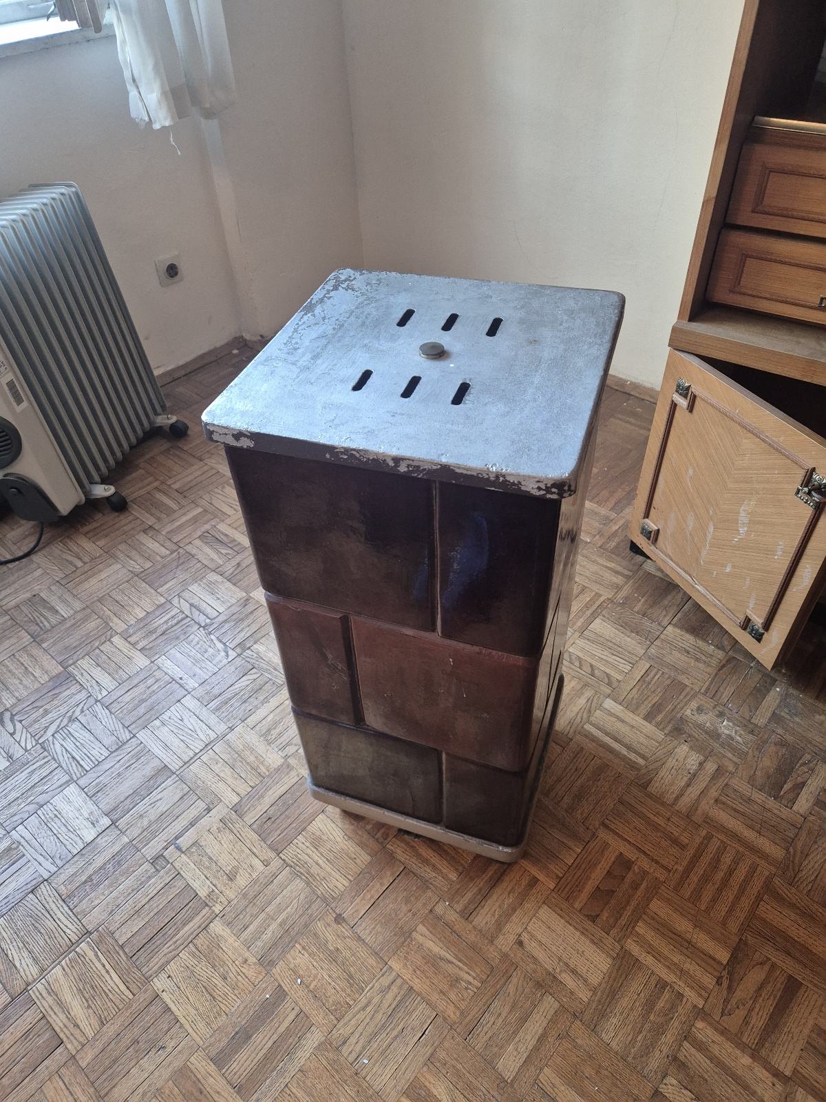 Poklanjam staru elektricnu termo pec