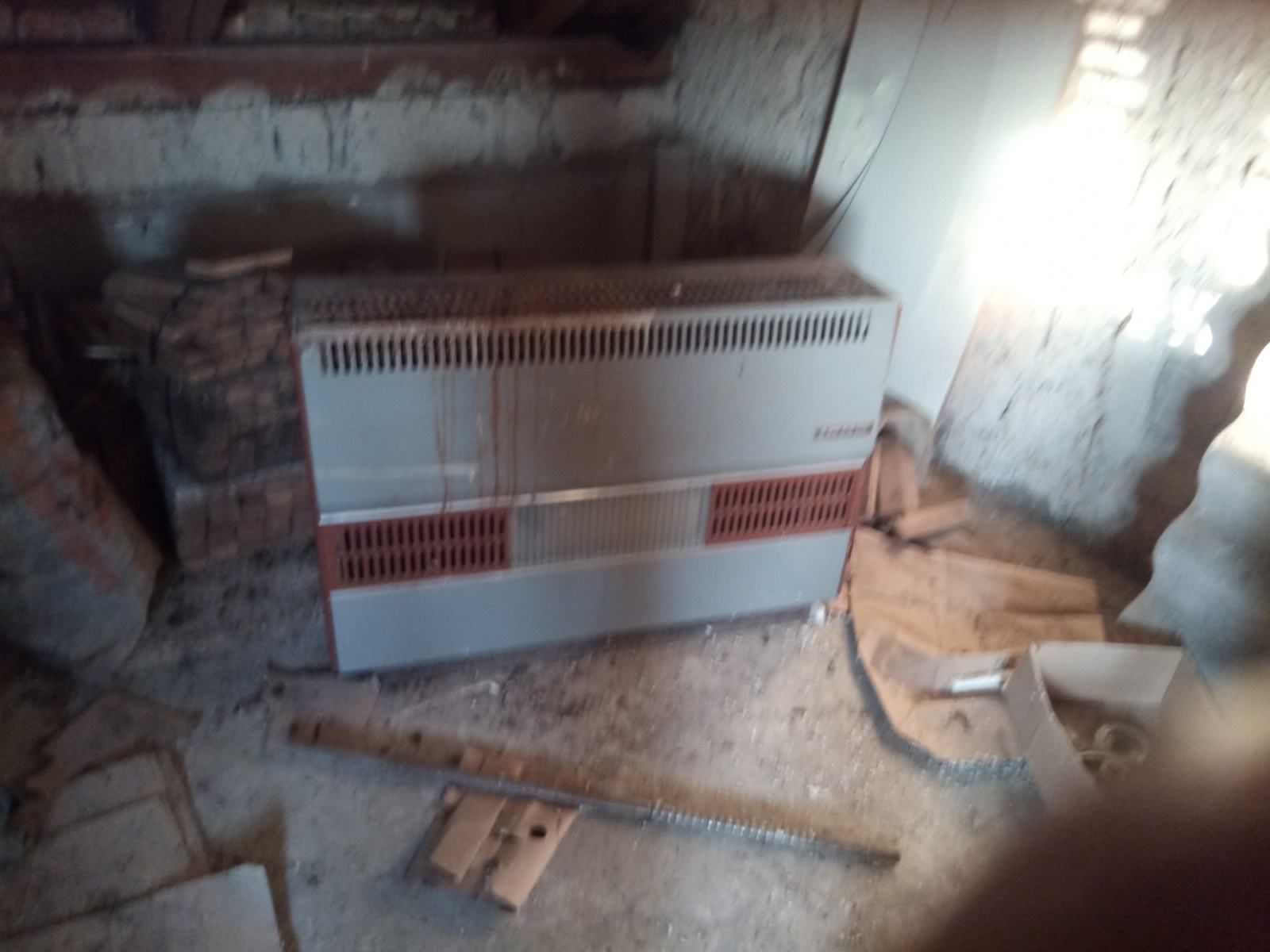 Prodajem plinske peći termo 4 i termo 6 za grijanje