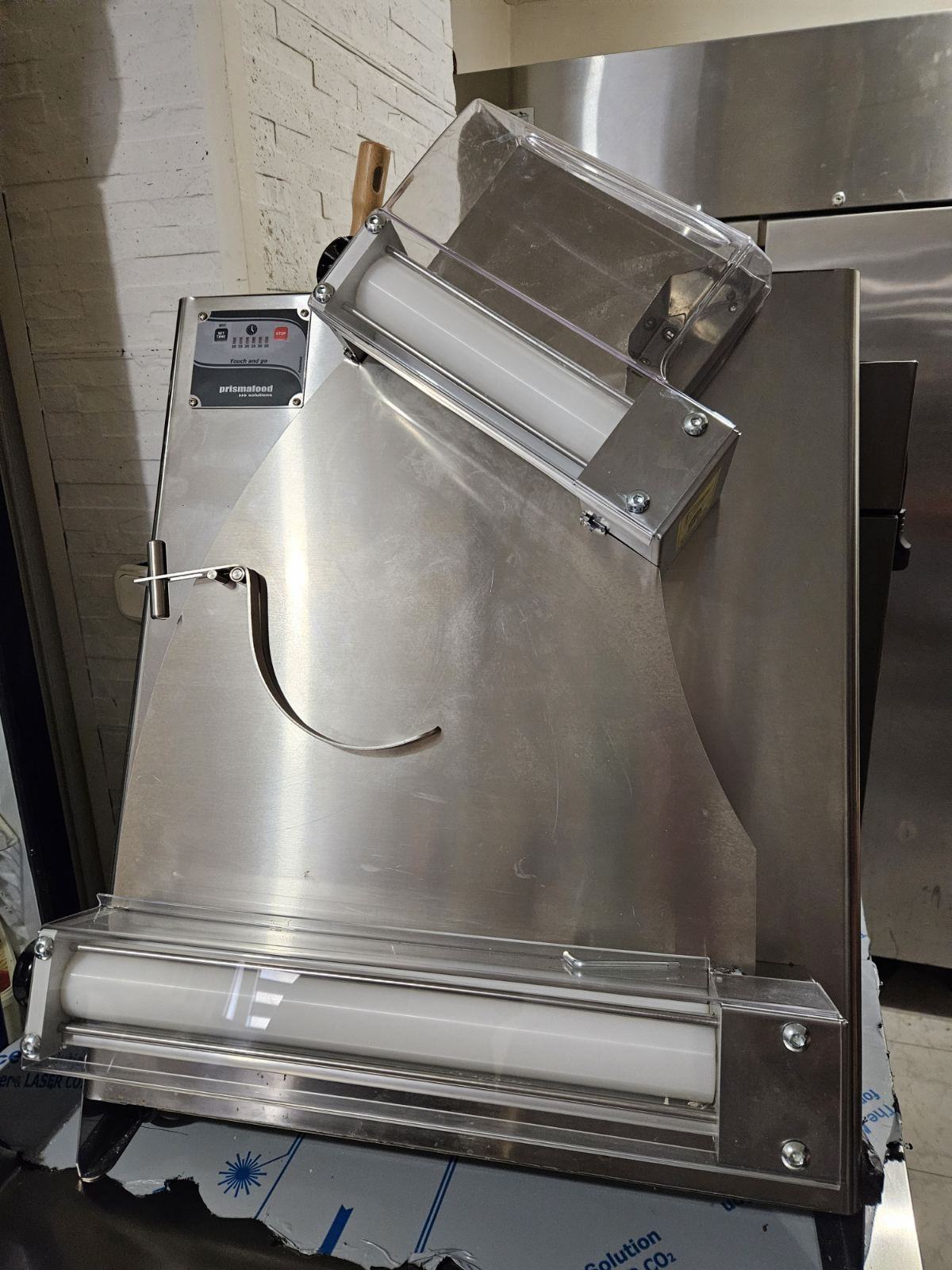 Prodajem stroj za valjanje tijesta