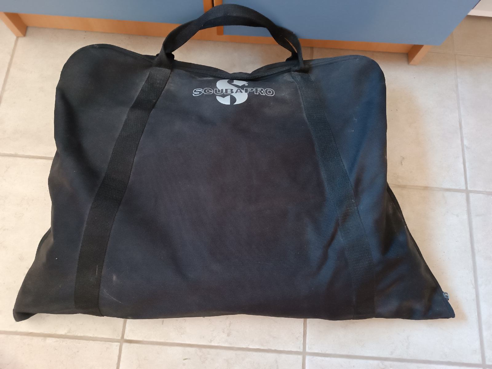 Ronilačke peraje i torba za opremu