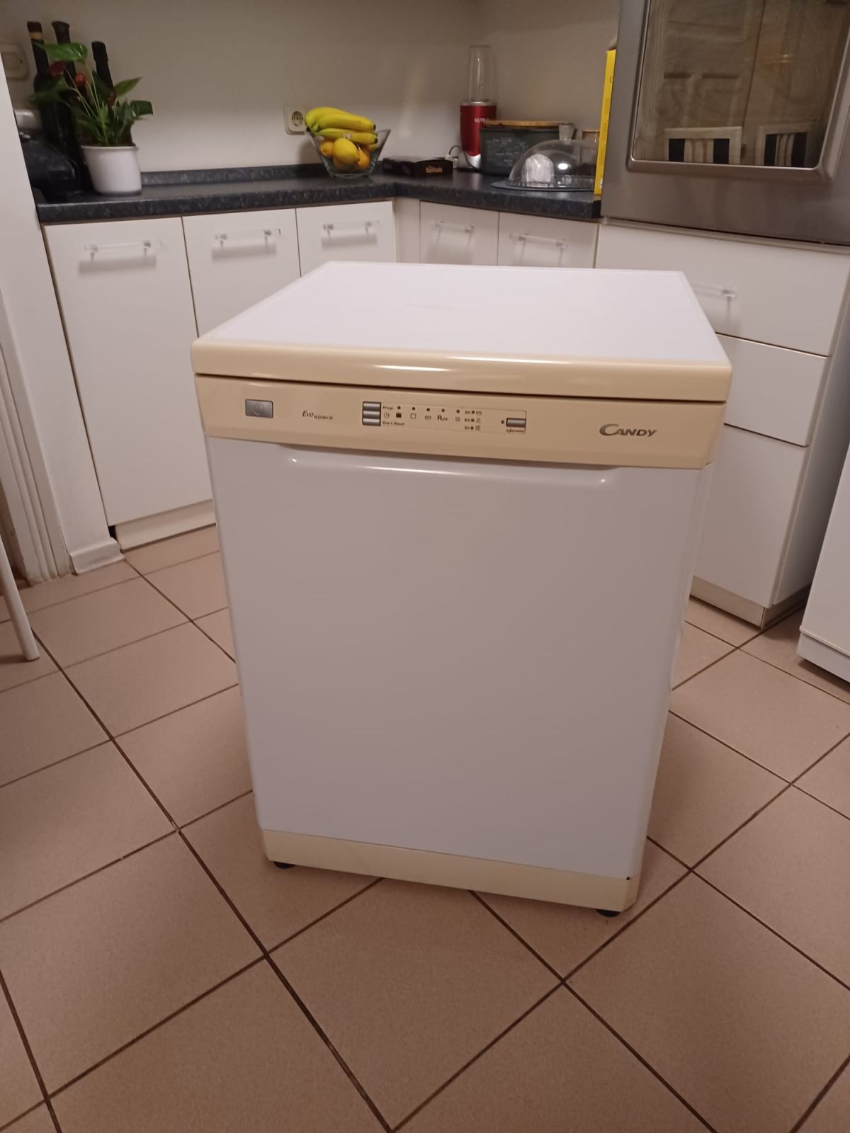 Prodajem perilicu posuđa Candy Evo Space 15 kopleta posuđa