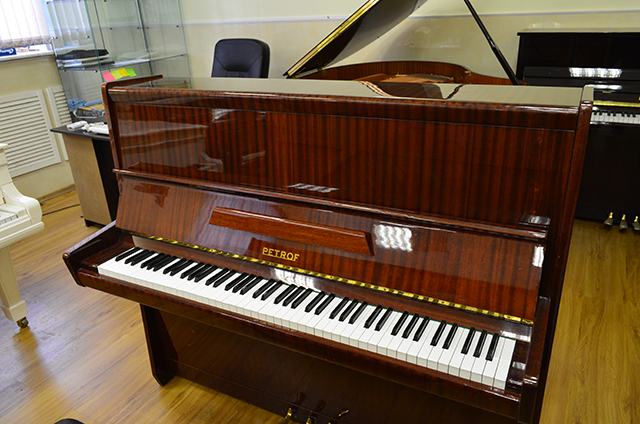 Koncertni pijanino (pianino) Petrof - model Opera