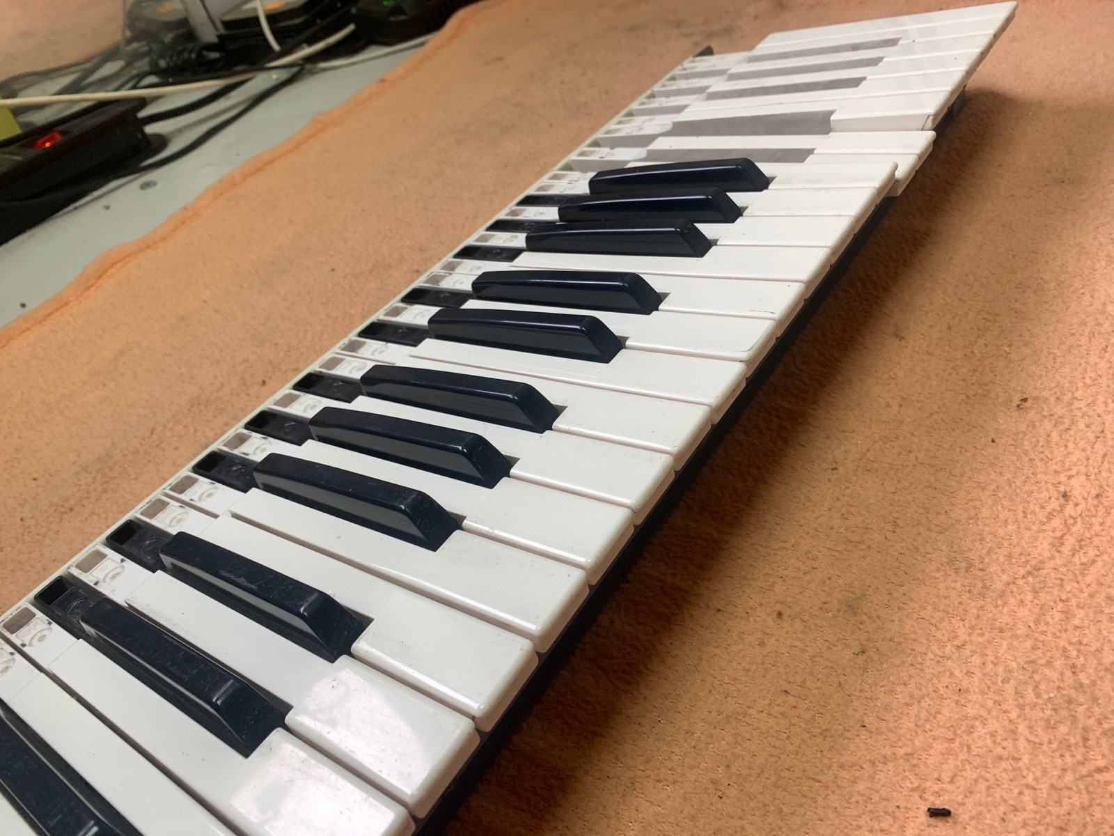 Tipke za klavijature Korg , Yamaha