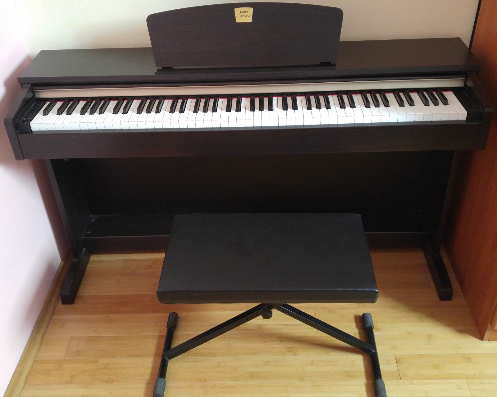YAMAHA CLAVINOVA CLP 220 PIANINO - Vrhunski očuvan!