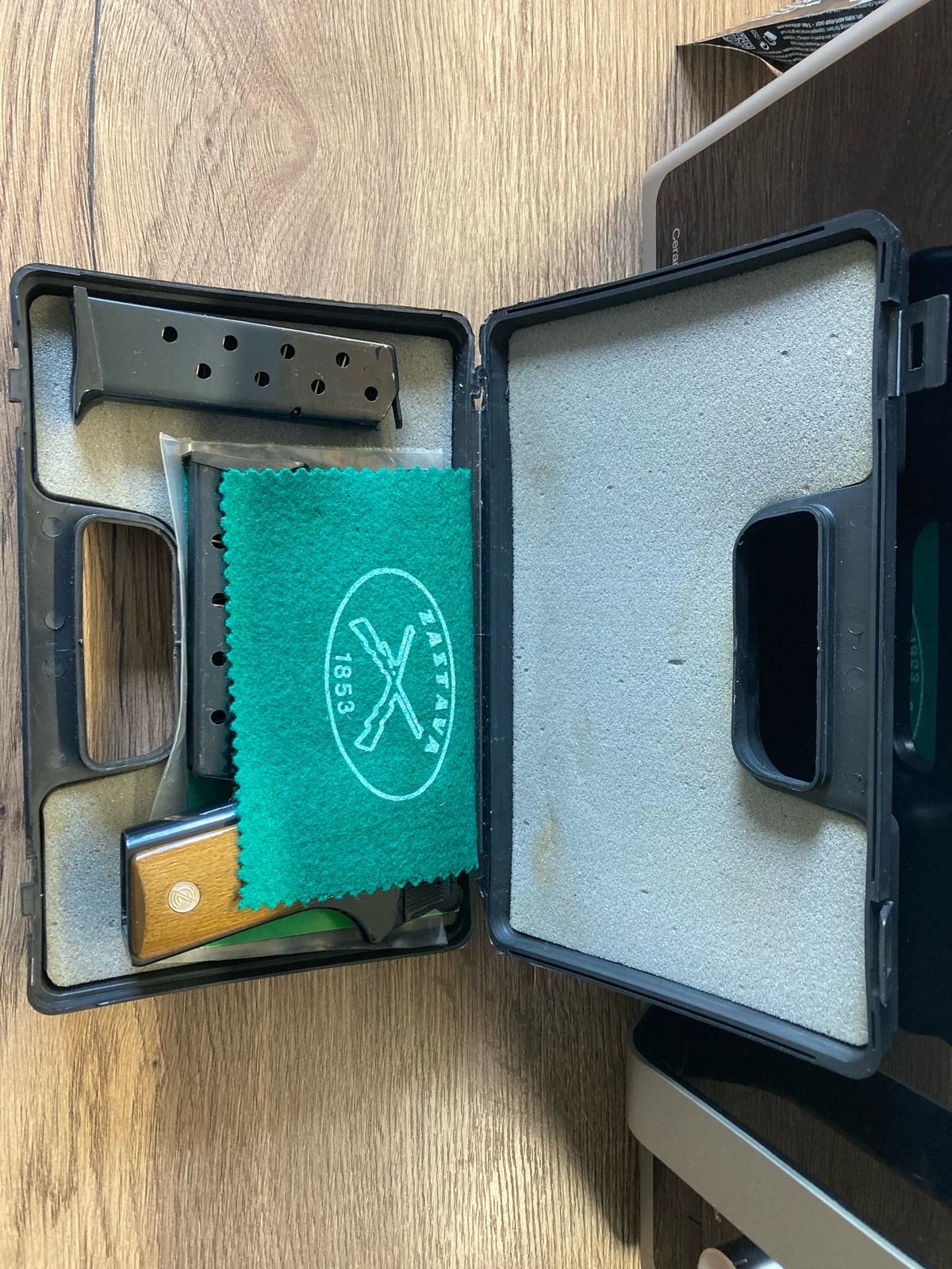 Crvena zastava CZ M88 A 9mm