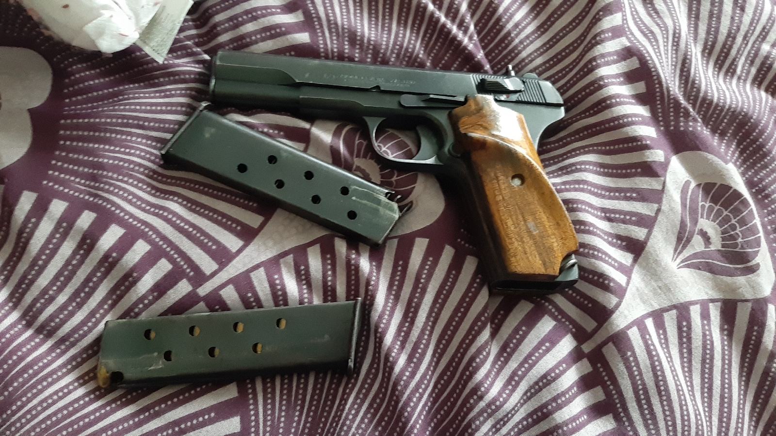 lovački pištolj crvena zastava 9mm