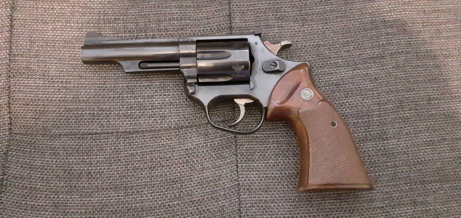 Revolver Astra 357