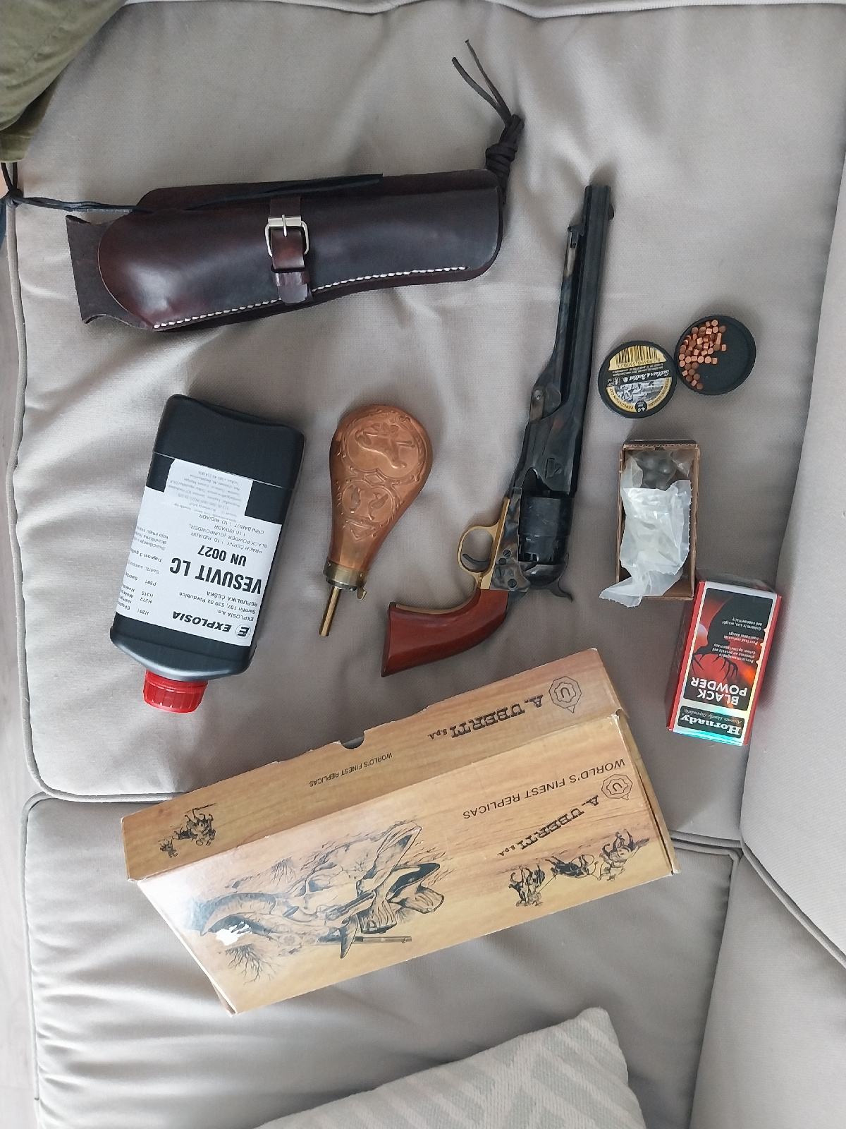 Revolver na crni barut kalibar