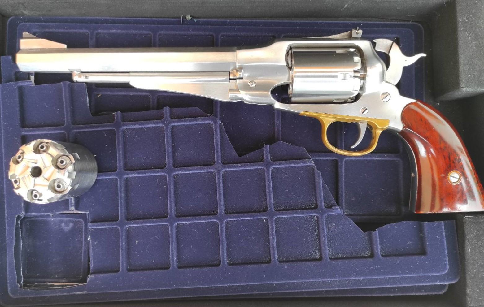 REVOLVER NA CRNI BARUT