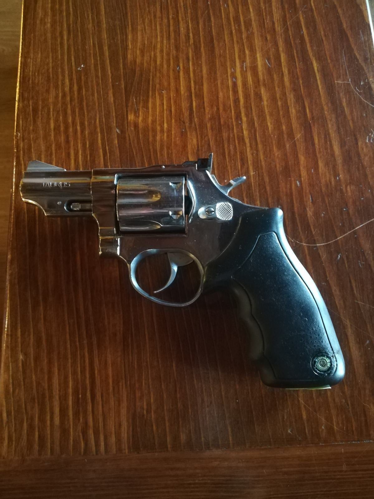 TAURUS REVOLVER