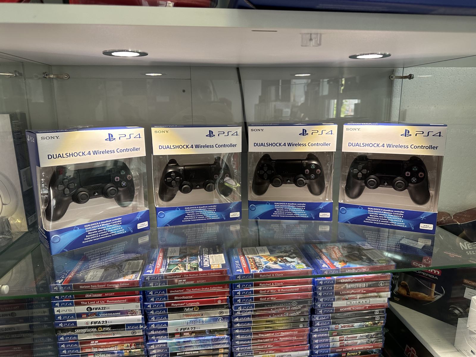 Playstation 4 (PS4) Dualshock 4 Controller Crni NOVO RAČUN R1