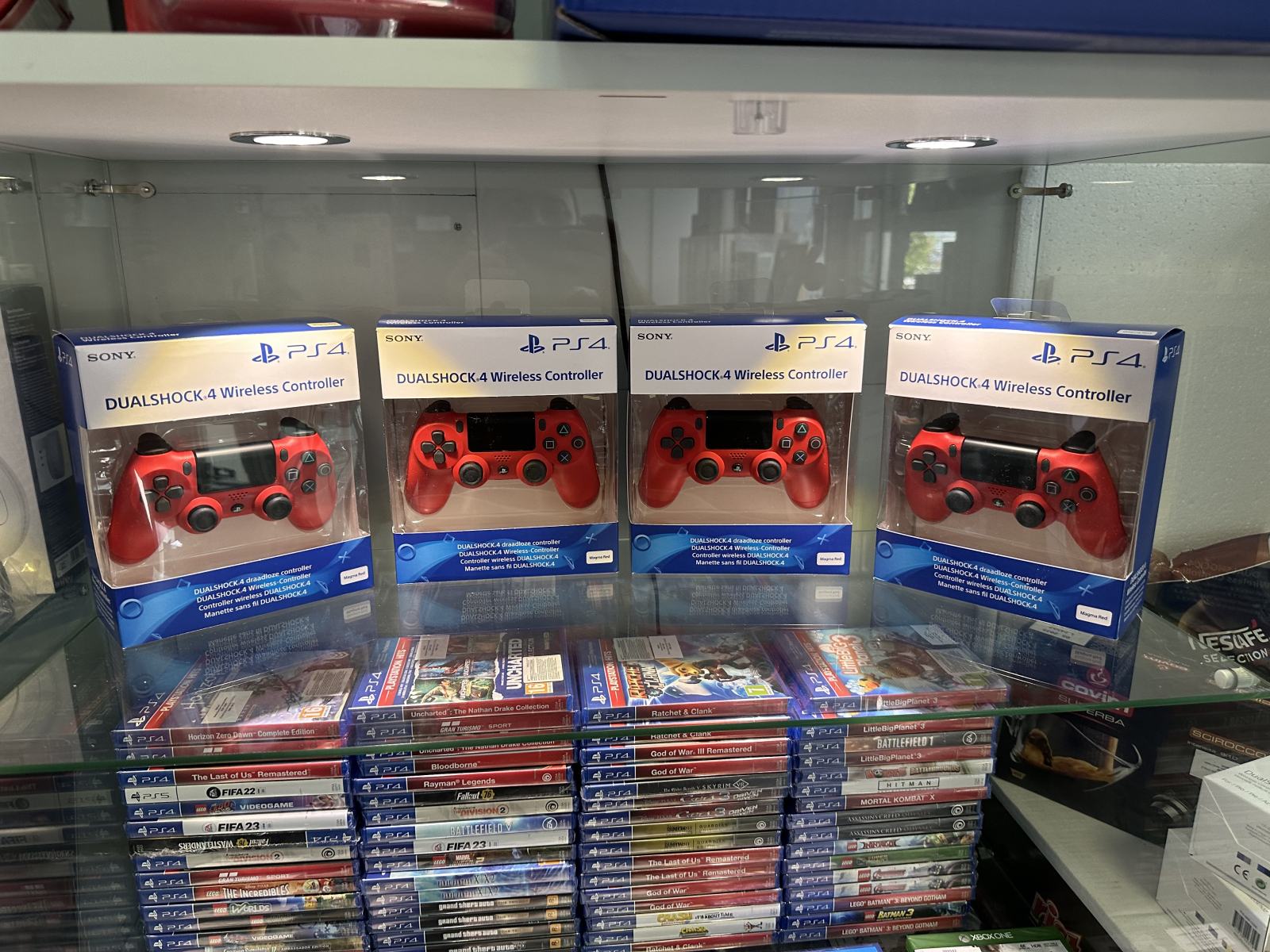 Playstation 4 (PS4) Dualshock 4 Controller crveni NOVO. RAČUN R1