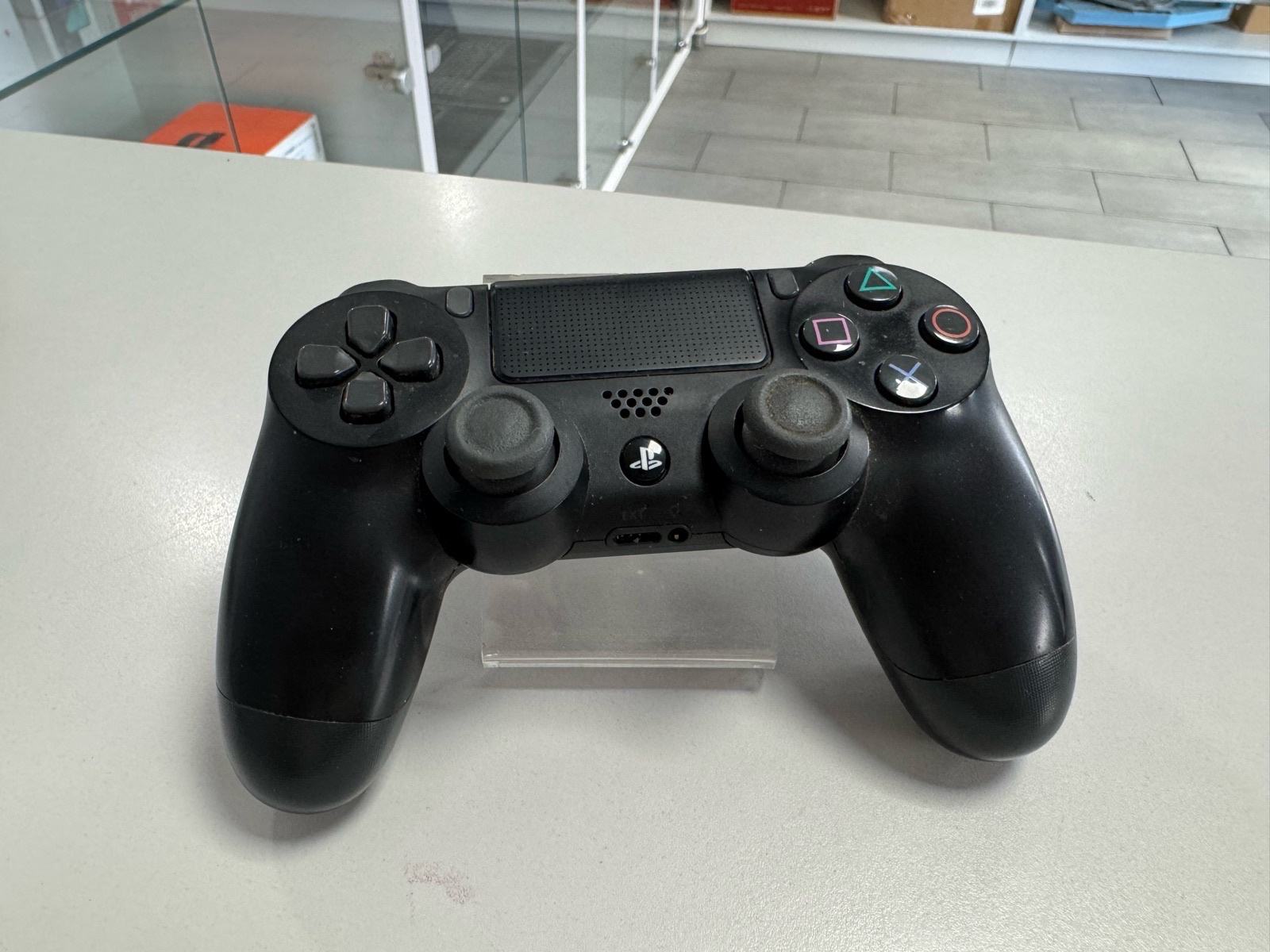 PS4 kontroler, R1 račun