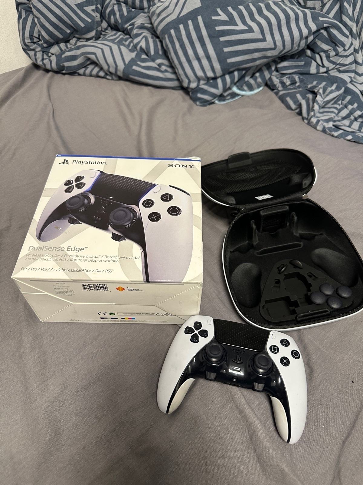 PS5 Dualsense Edge controller hall effect