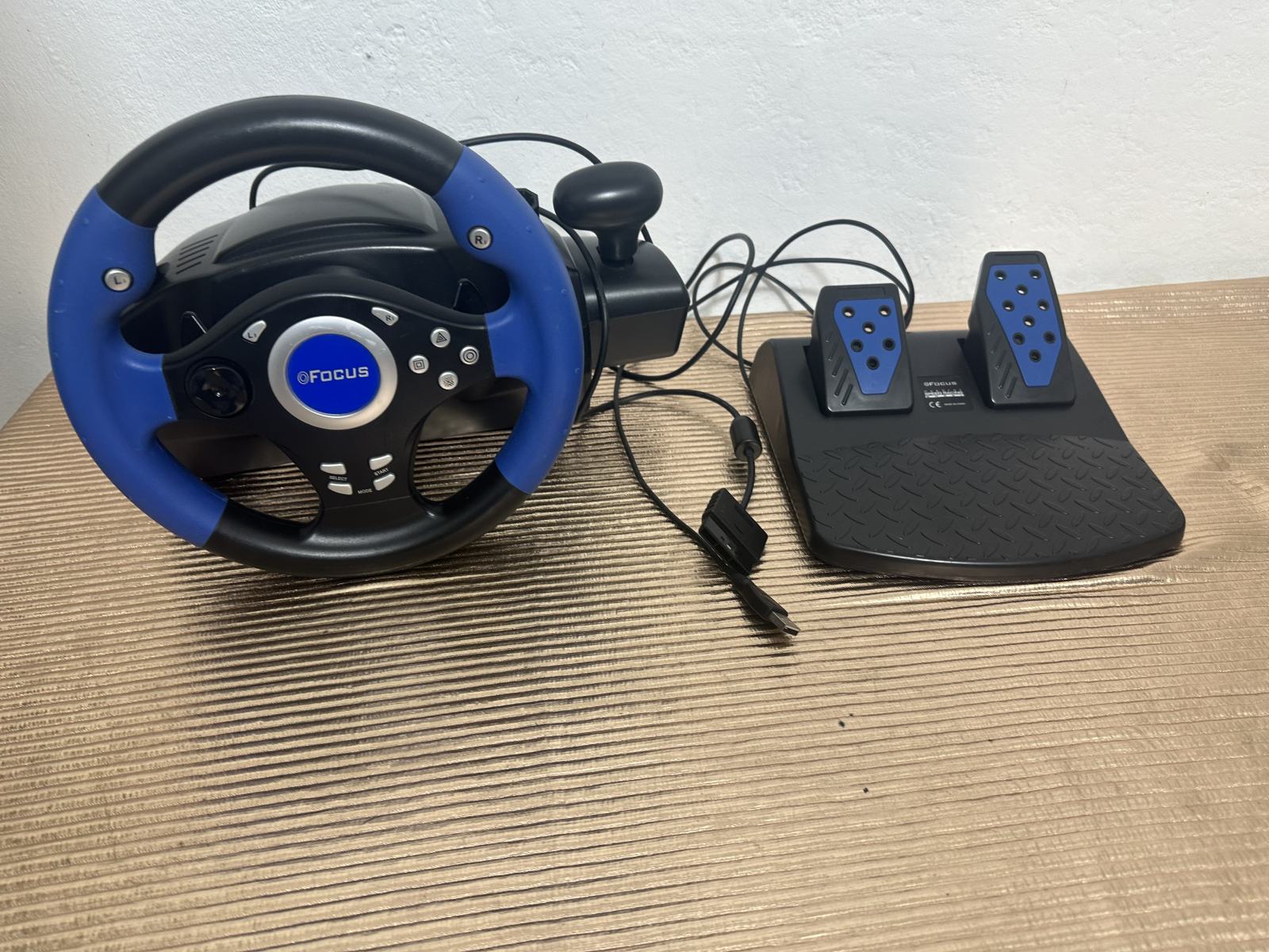 Volan i pedale Focus,za Playstation 3,playstation 2 i pc,ispravno