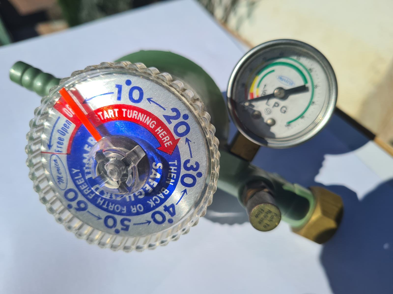 Plinski regulator s tajmerom