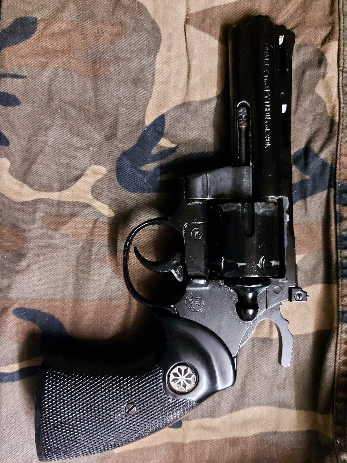 plinski pistolj umarex python 9mm