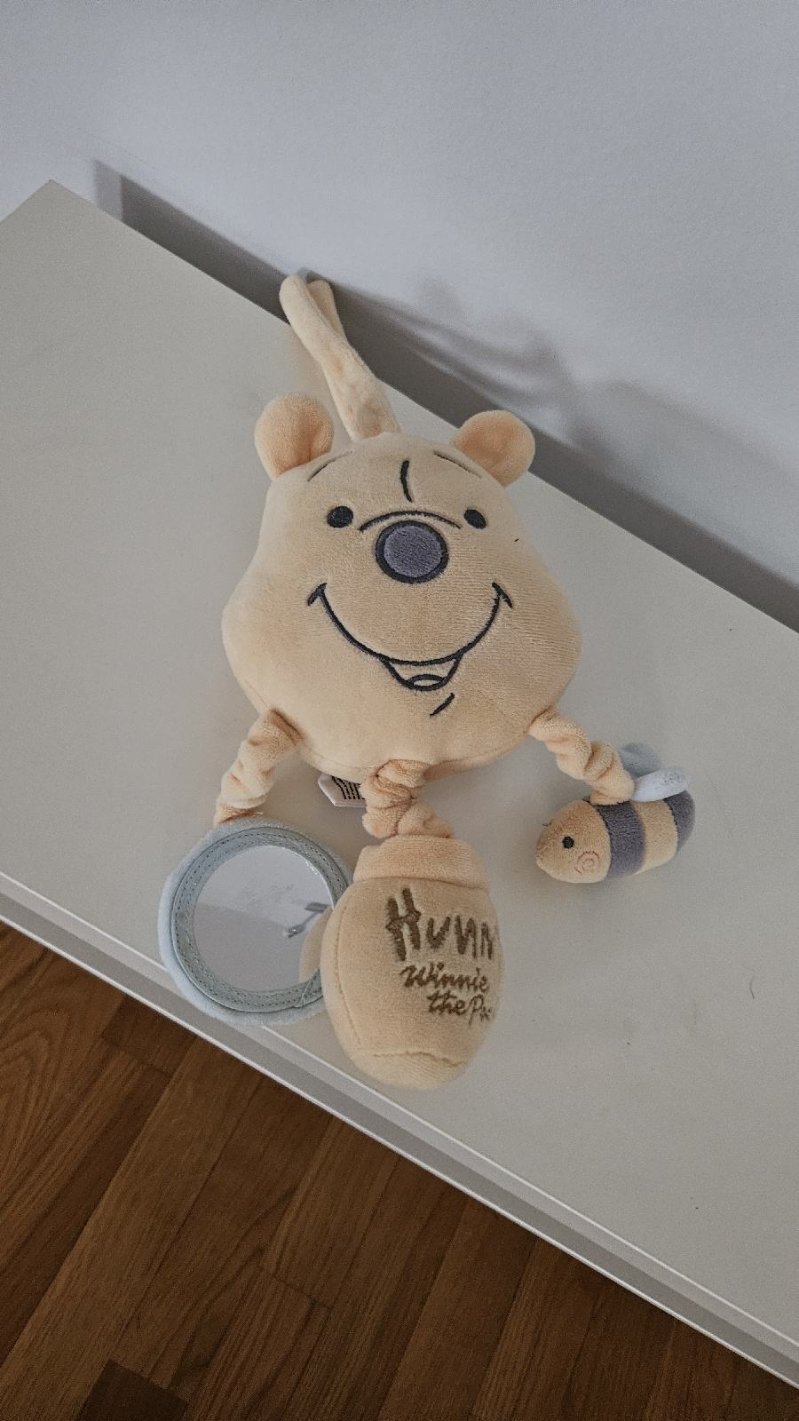 Plisani Winnie the pooh medo koji svira
