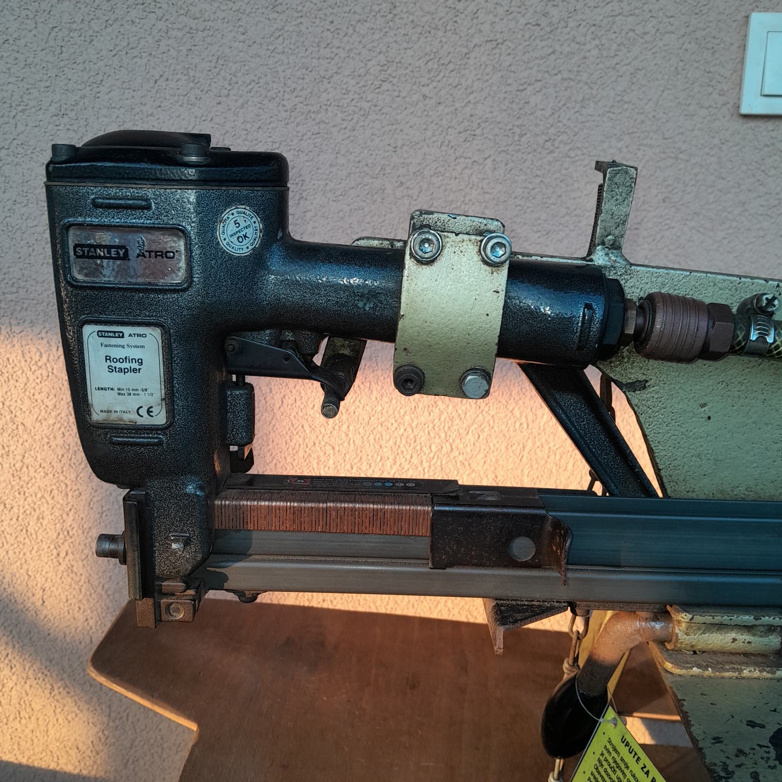 Klamerica pneumatska STANLEY ATRO