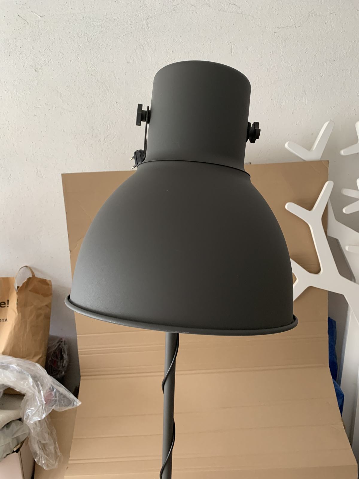 IKEA Hektar podna lampa, tamno siva