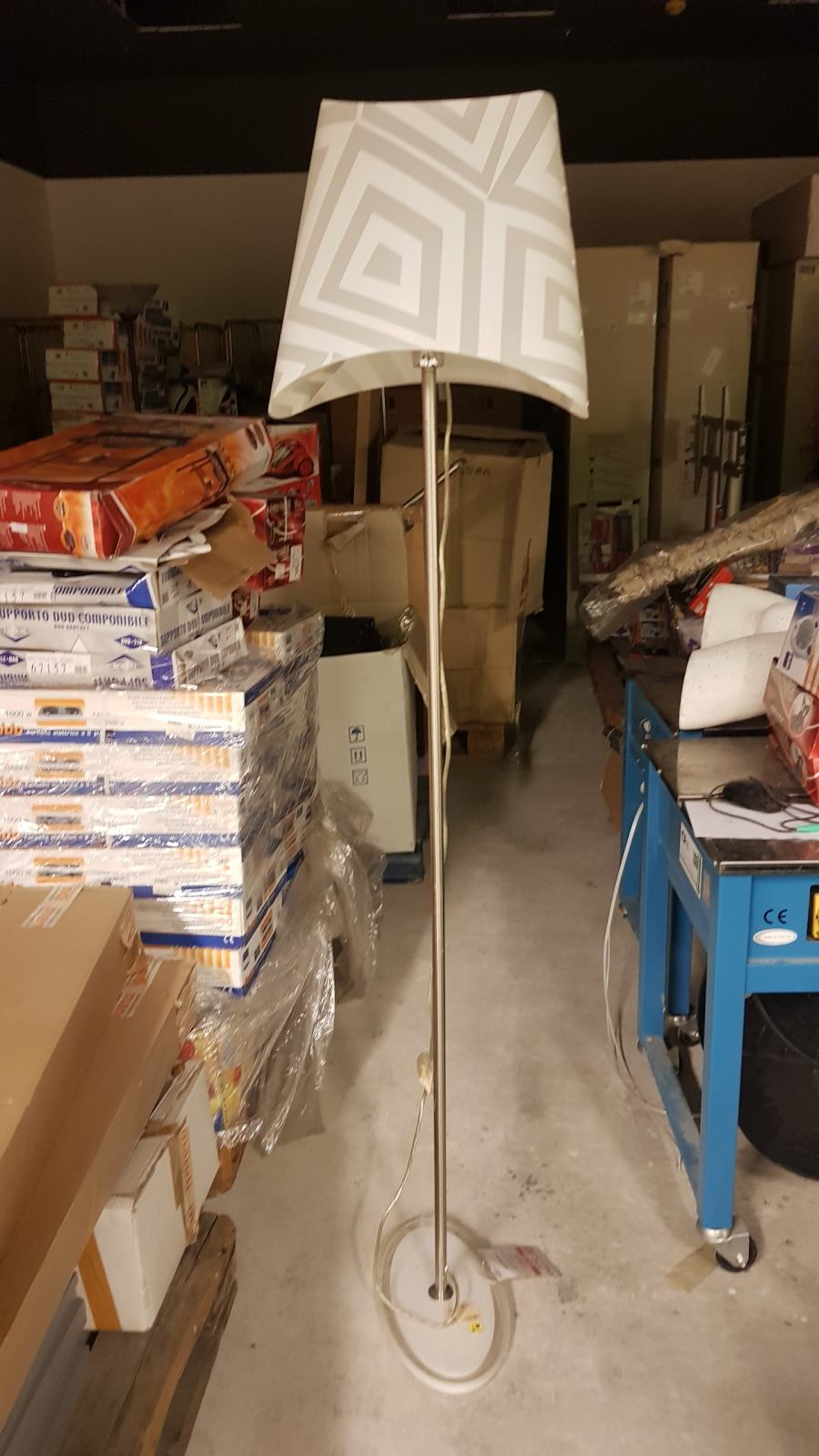 Lampa stojeće 120 HRK