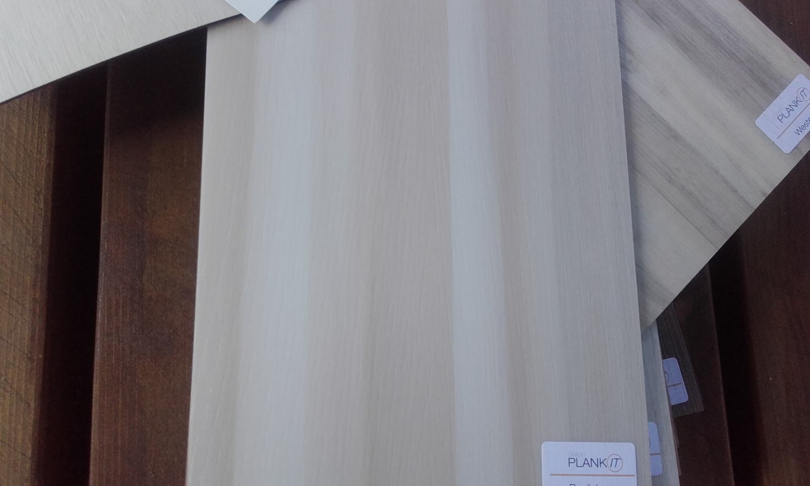 Dizajnirane PVC podne obloge na ljepljenje