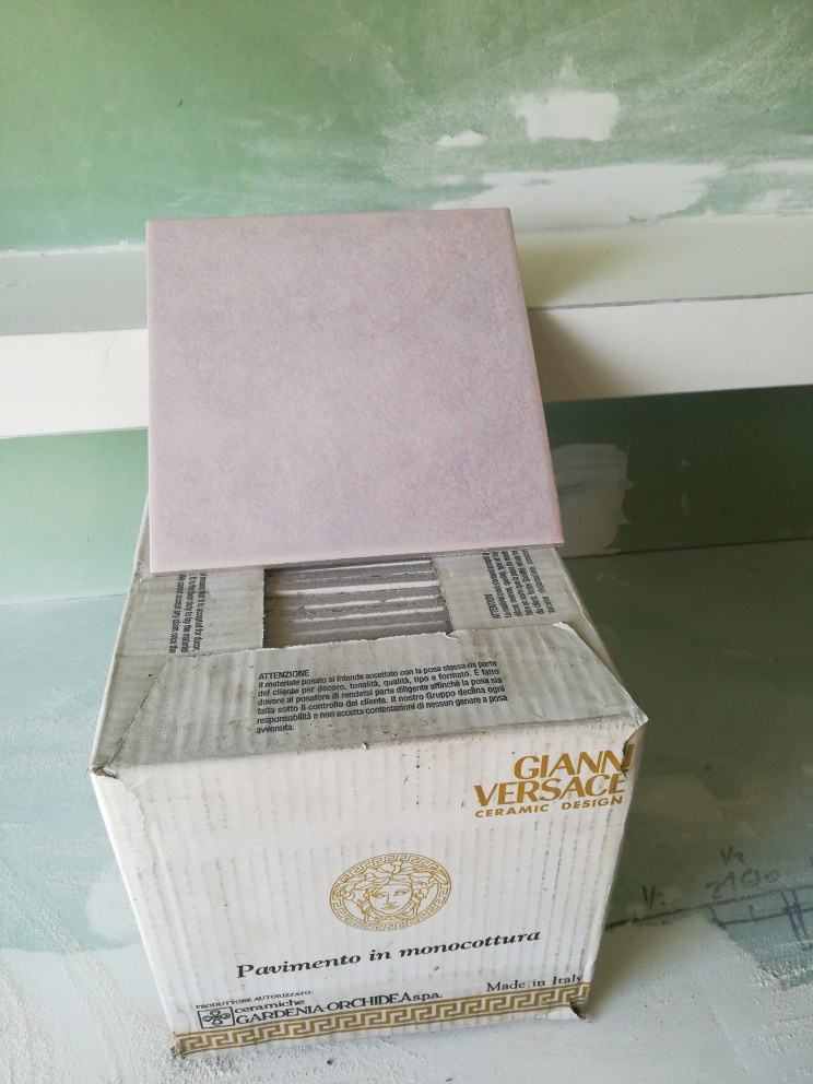 Pločice Gianni Versace 1.klasa