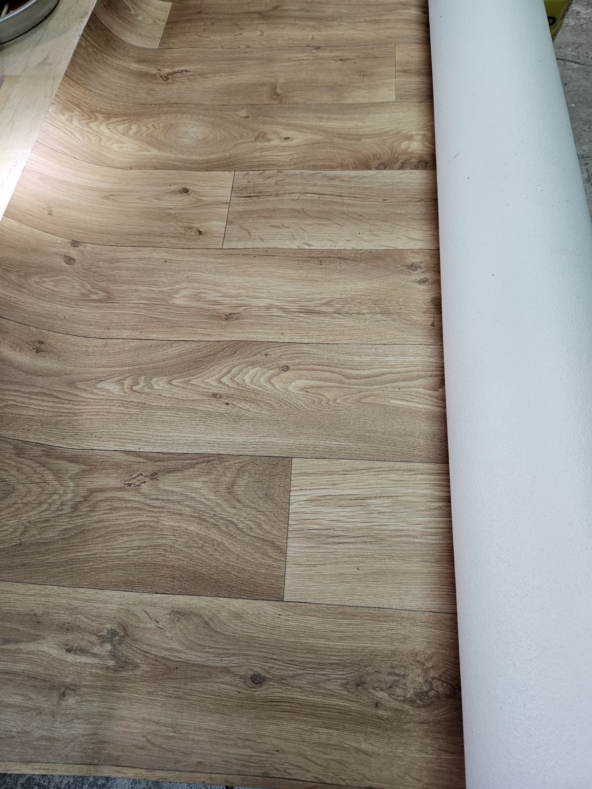 pvc vinil topli pod linoleum