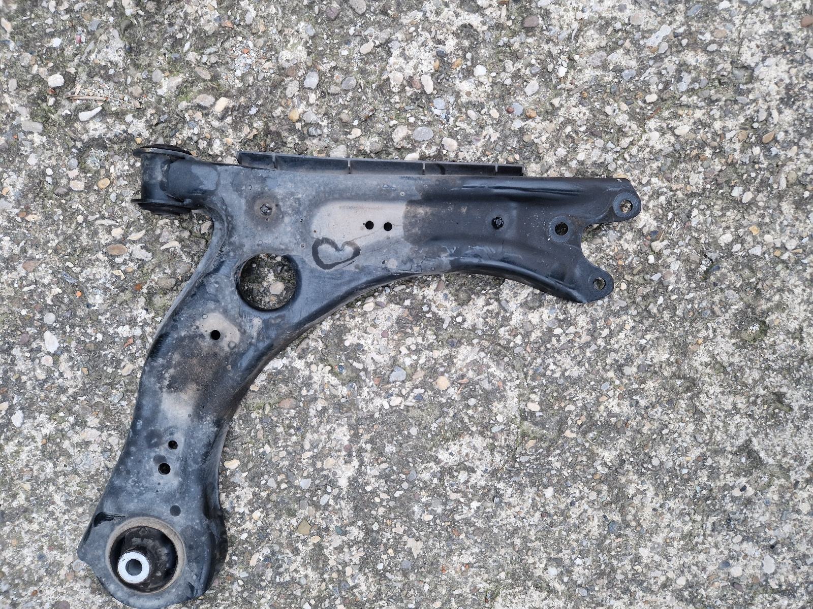 ŠKODA SCALA DESNA VILICA