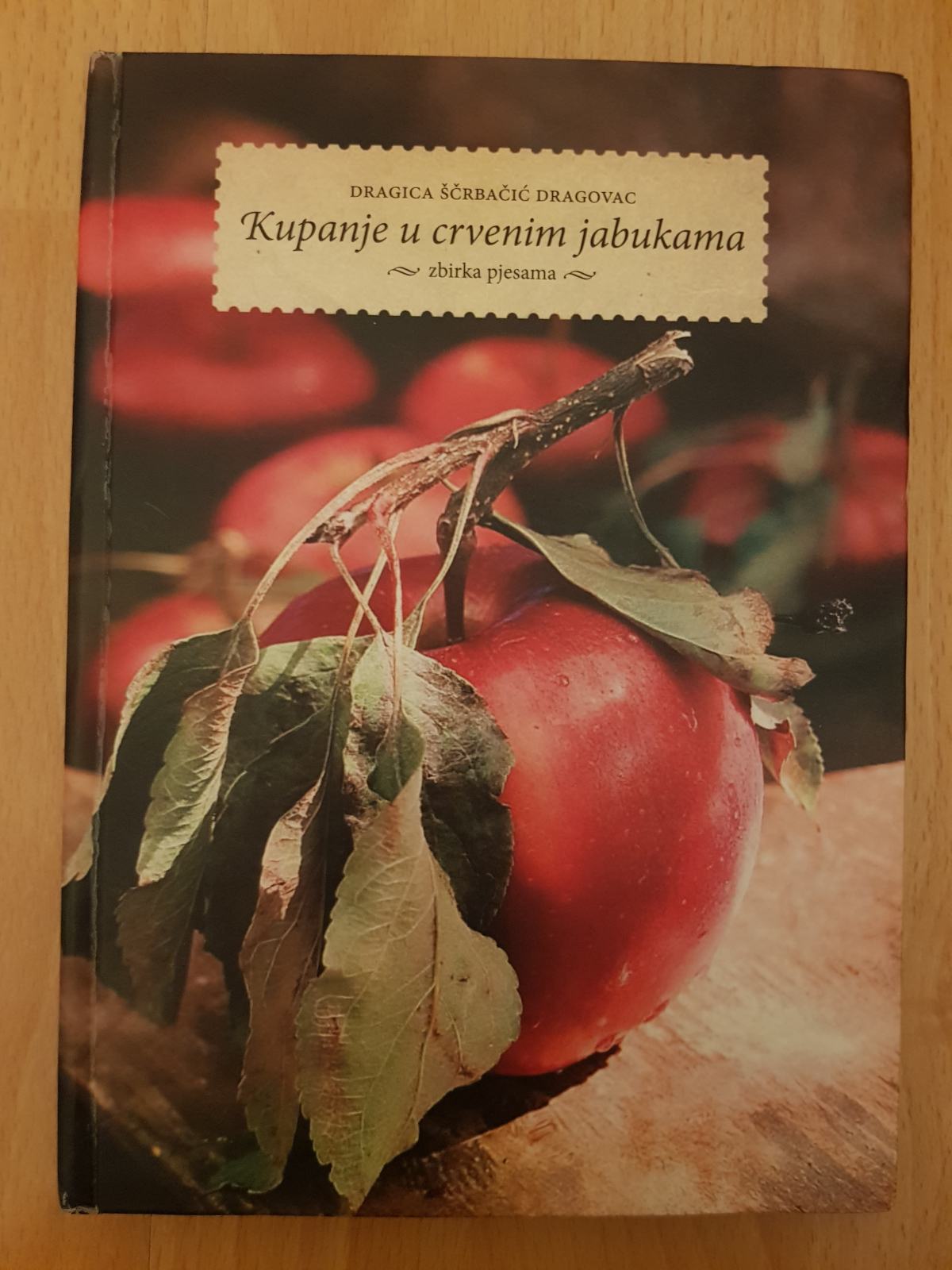 Dragica Ščrbačić Dragovac: Kupanje u crvenim jabukama