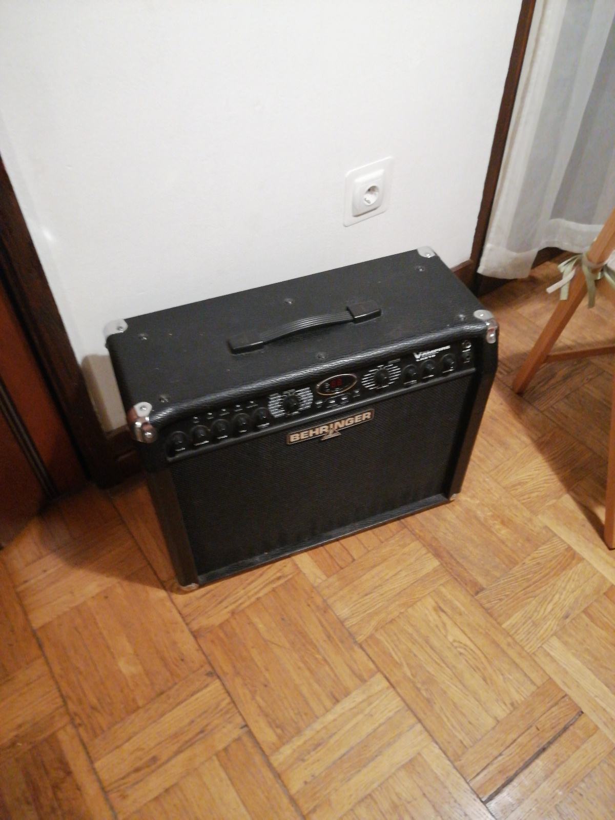 Behringer vampire lx210 2x60w stereo combo pojačalo (Jensen zvučnici)