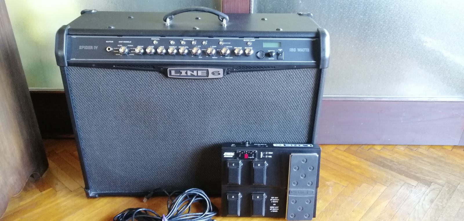 Line 6 Spider IV 150w 2x12 s FBV Express MKll Footswitchem