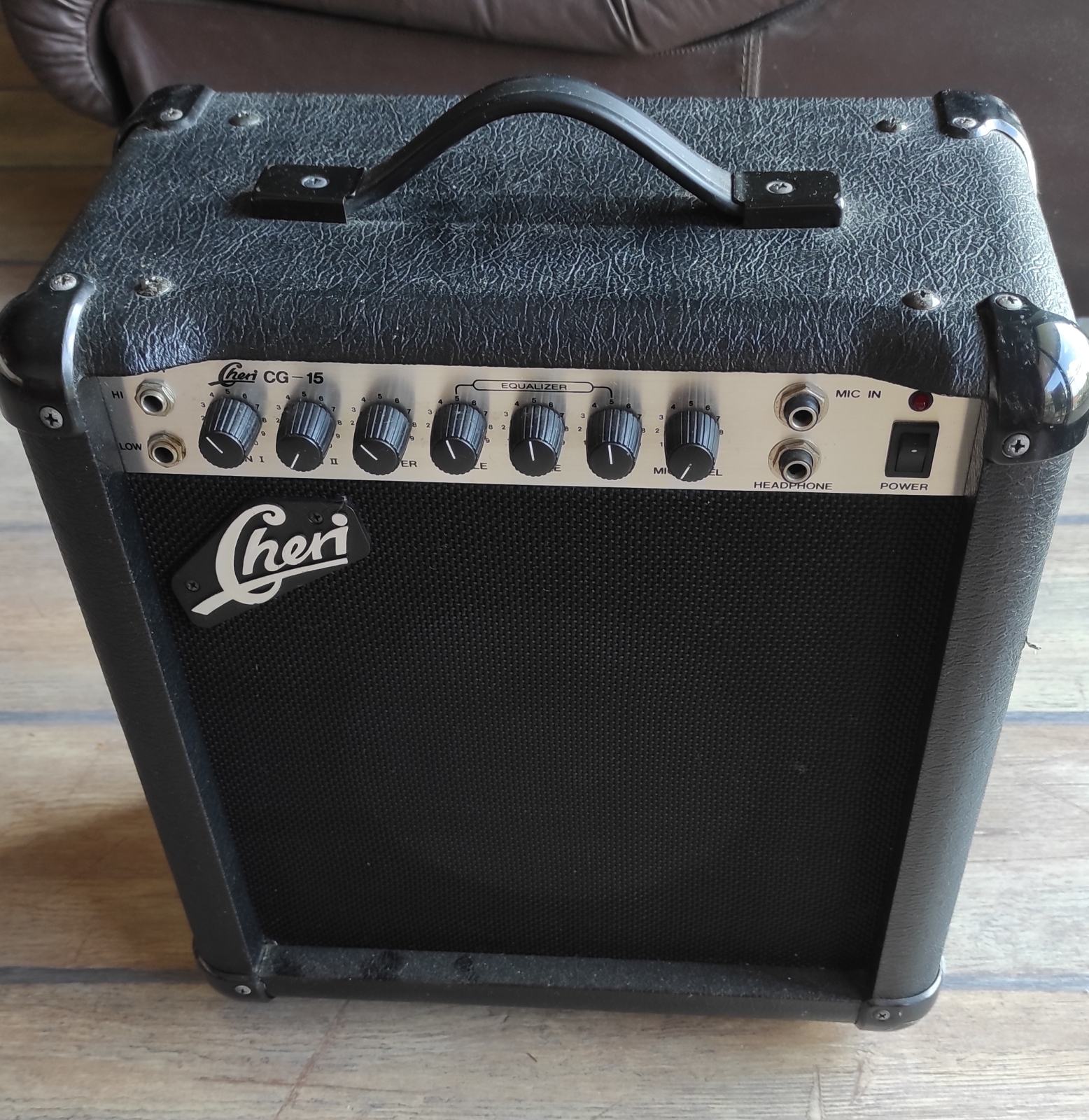 Gitarsko pojačalo Cheri CG-15