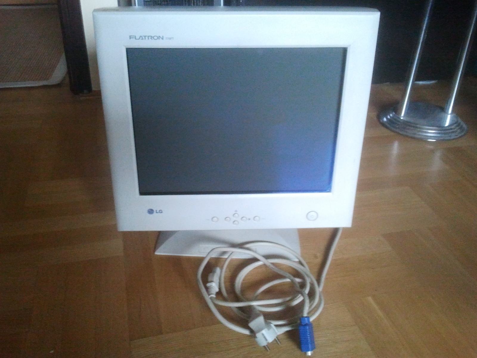 CRT monitor LG FLATRON TFT 17