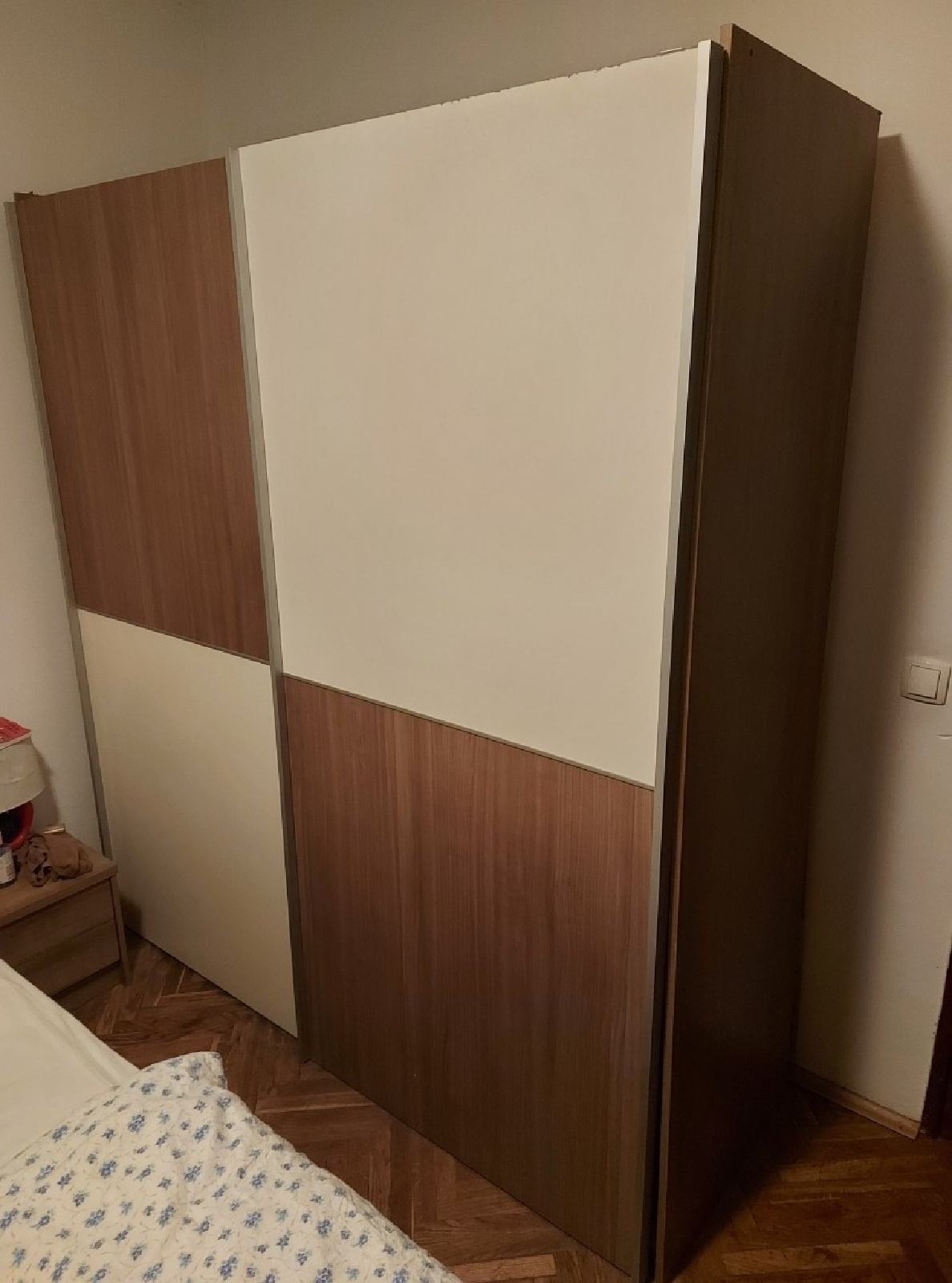 DVOKRILNI ORMAR S KLIZNIM VRATIMA *ZG* BESPLATNO