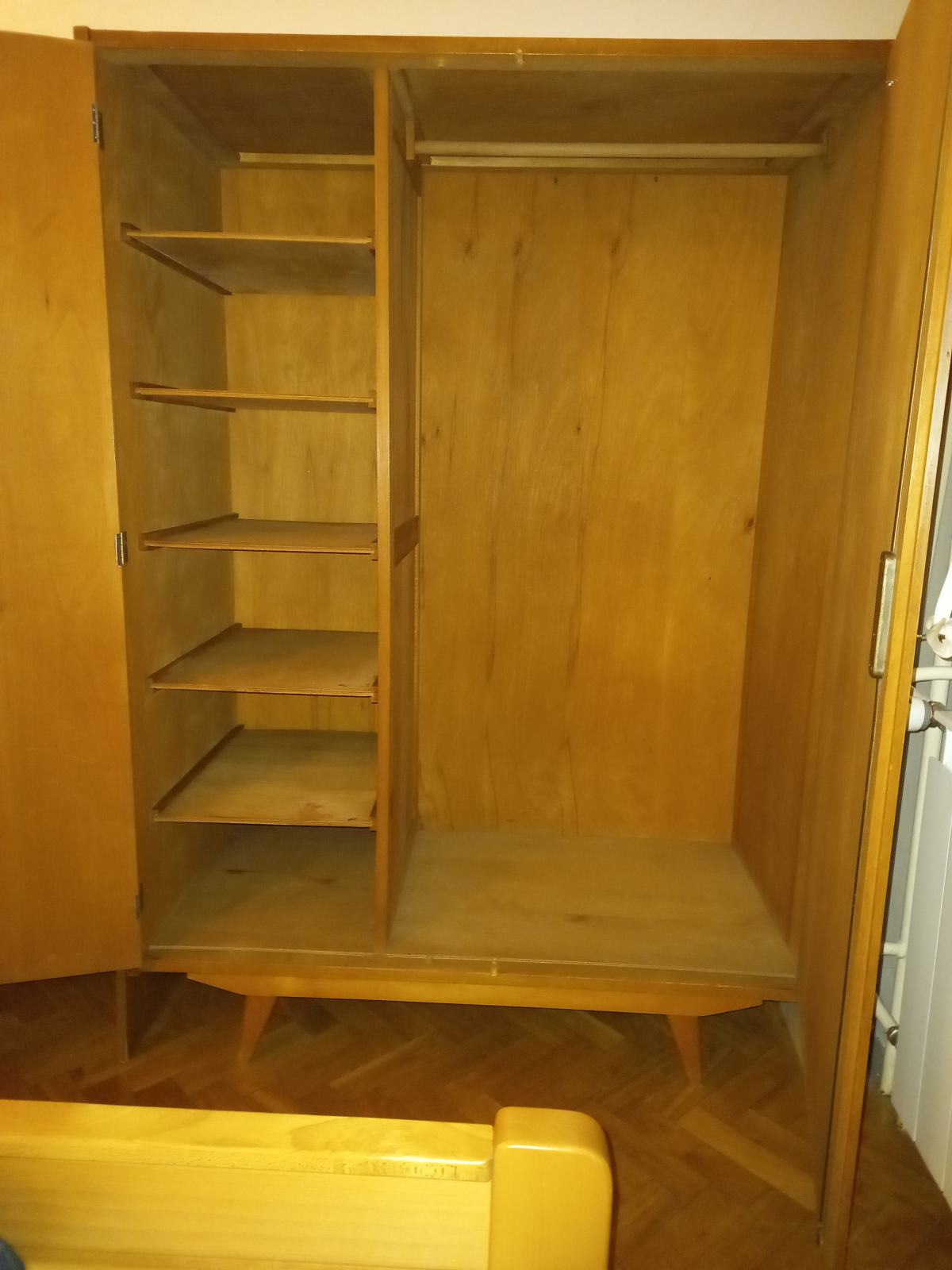 Ormar od punog drva iz 60-ih