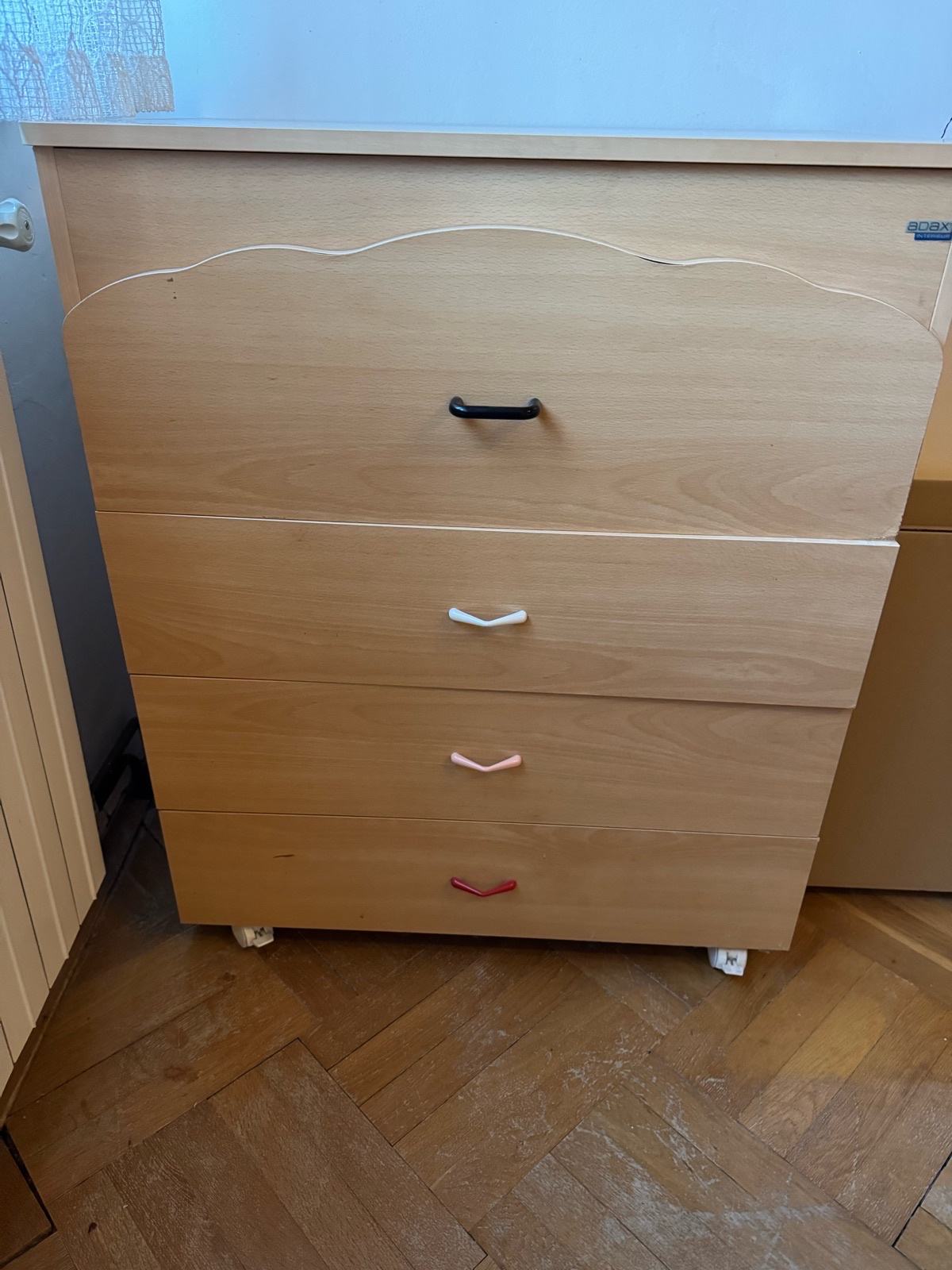 Poklanajm dječji ormarić