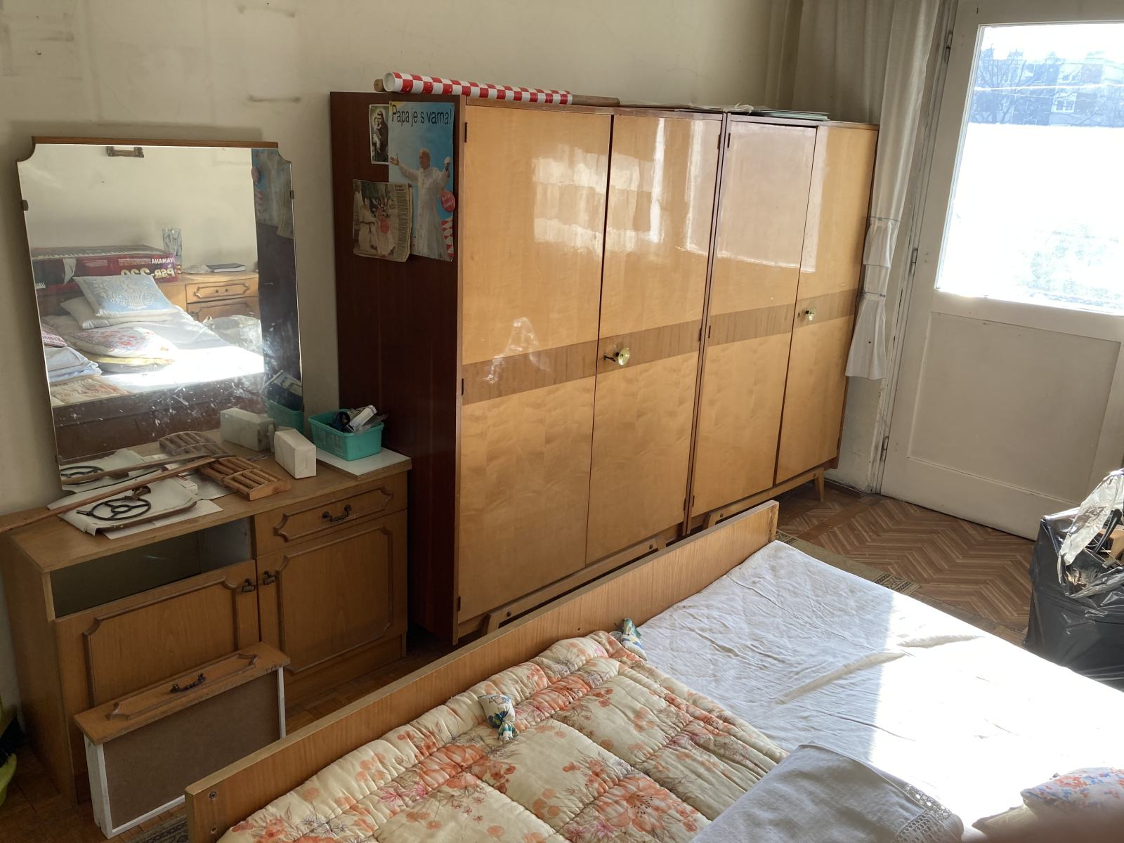 Poklanjam 2 velika drvena ormara