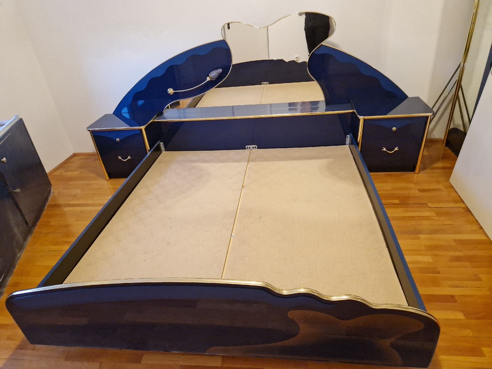 Poklanjam krevet i ormar - spavaću sobu