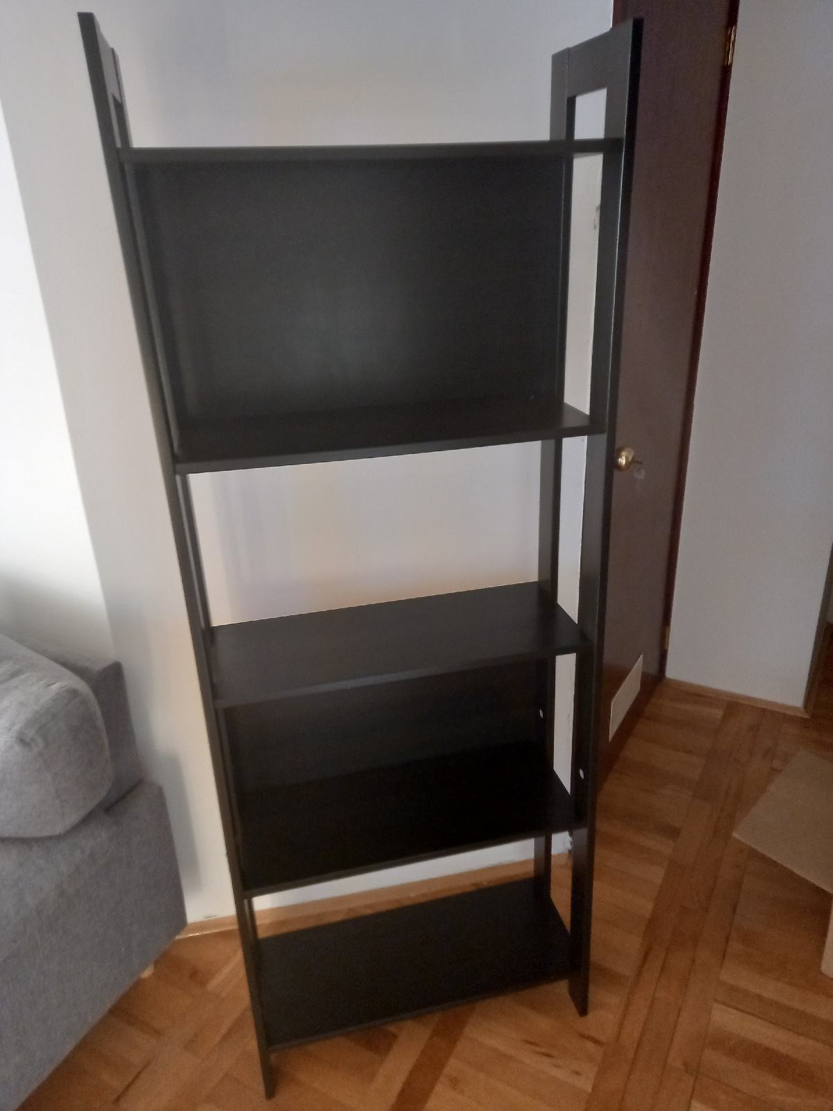 Poklanjam policu za knjige