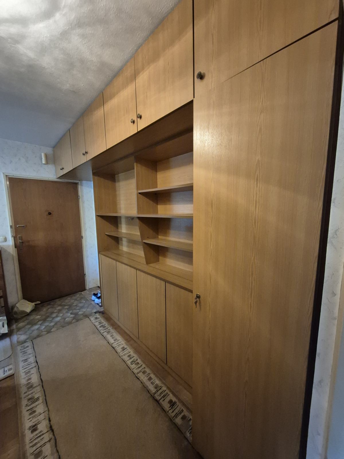 POKLANJAM REGAL/ORMAR