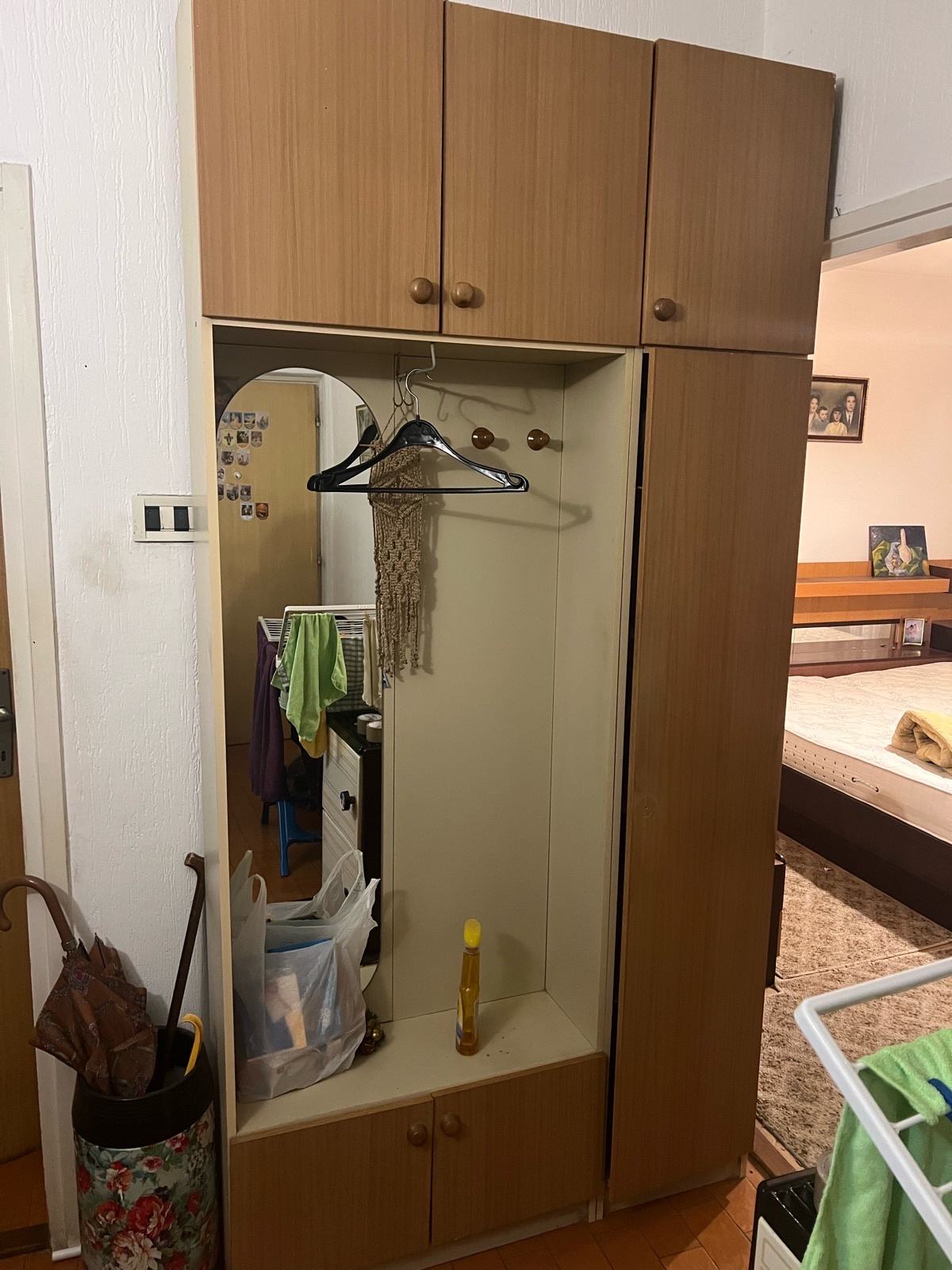 Poklanjam spavacu sobu i ormar za hodnik