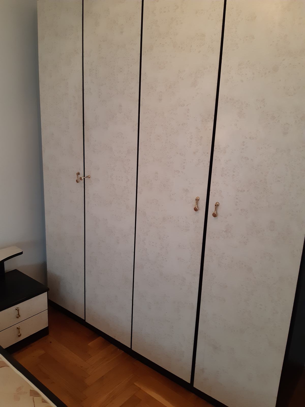 Poklanjam spavaću sobu