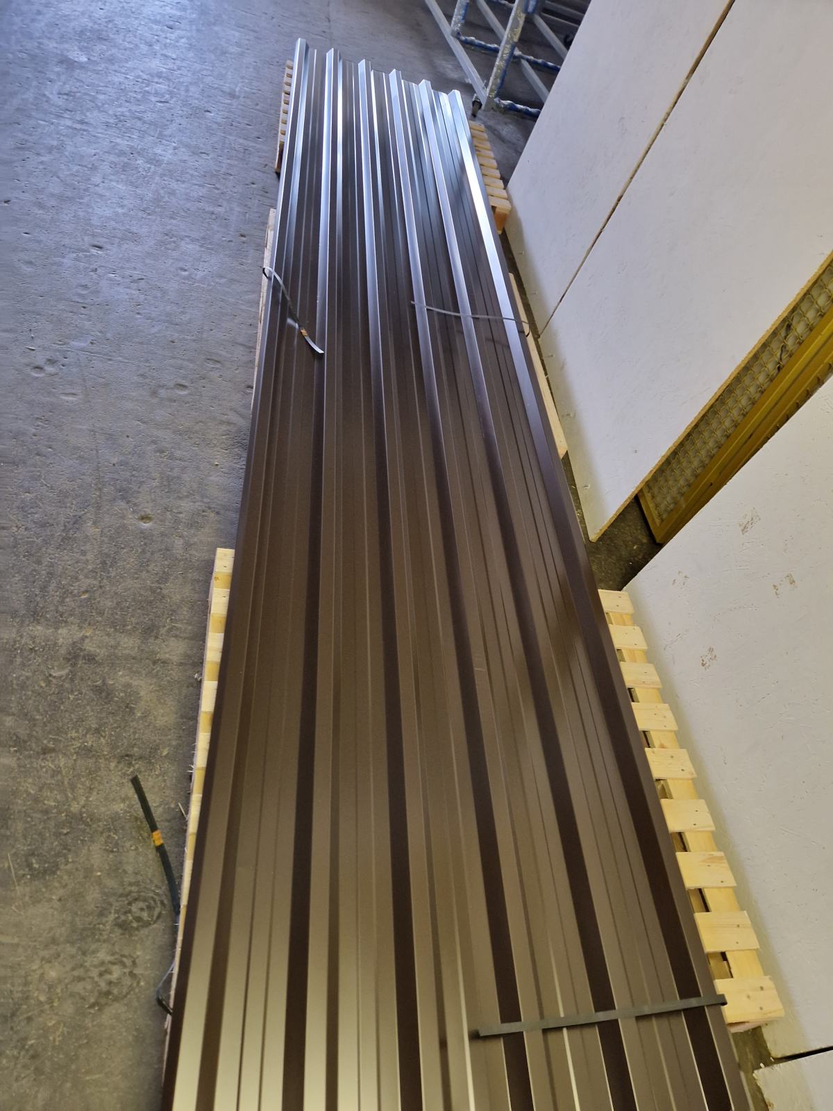 Pokrovni lim TR 40, smeđi ........10 eur/m2