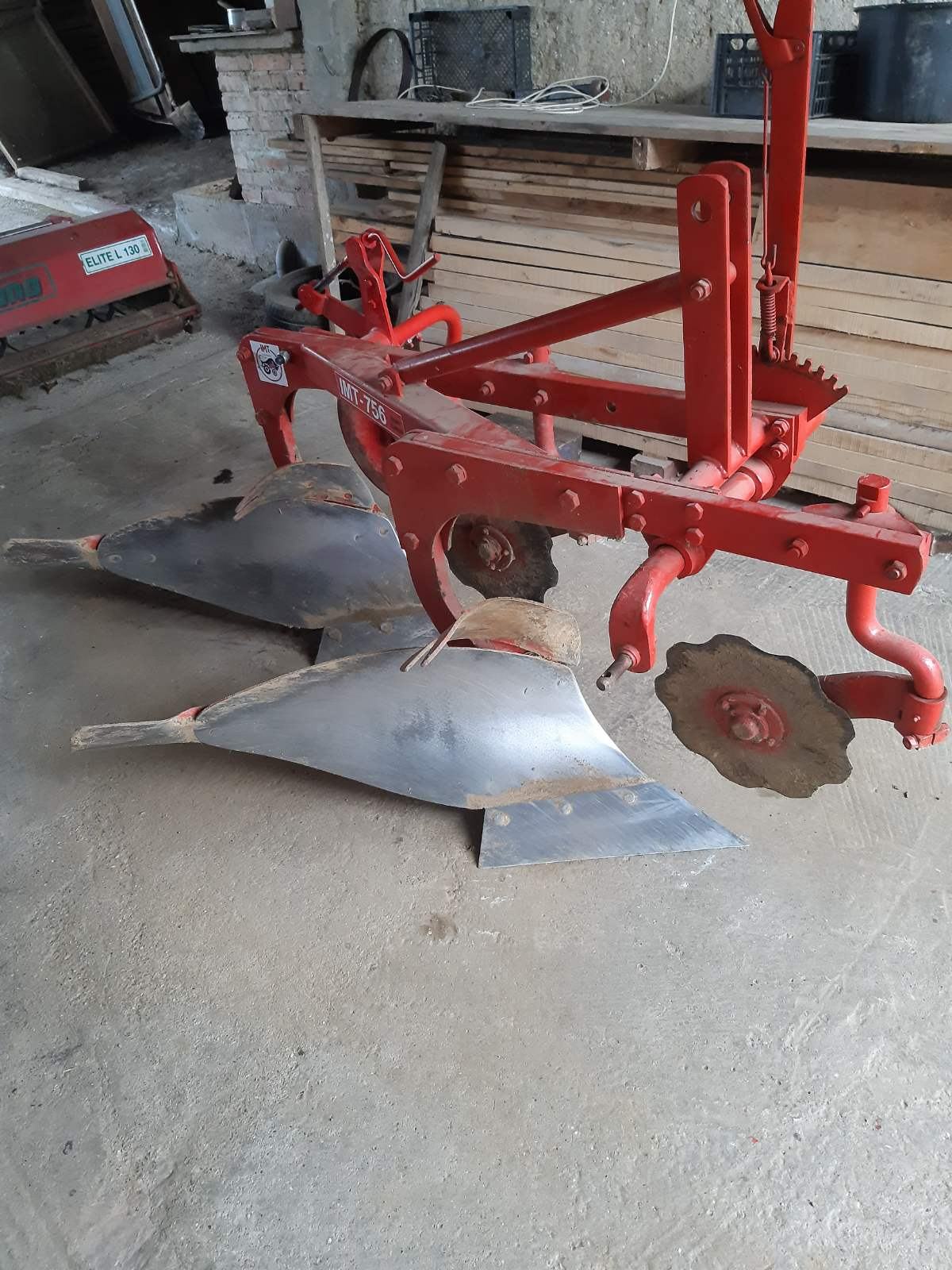 IMT 756 plug 12 cola VK